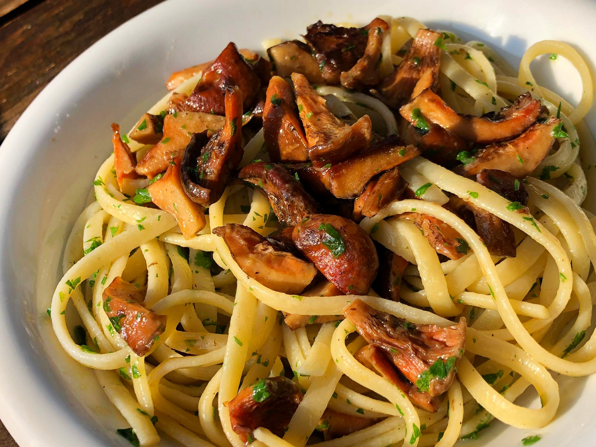 Linguine con Finferli (Pasta with Chanterelles) – Polenta & Baccalá