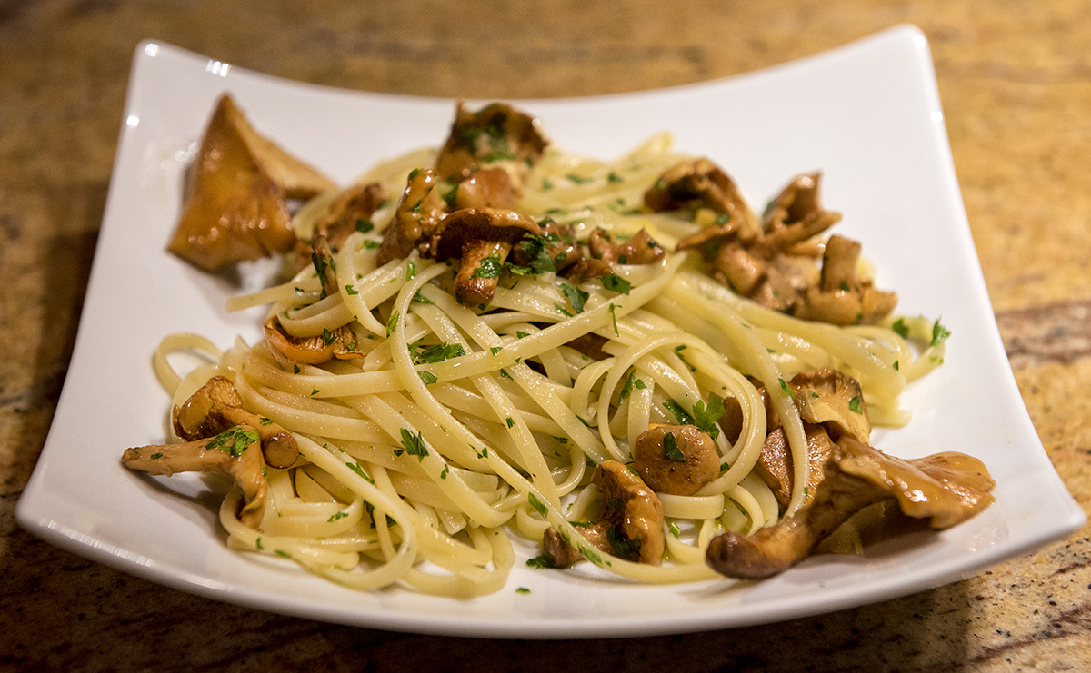 Linguine con Finferli (Pasta with Chanterelles) – Polenta & Baccalá