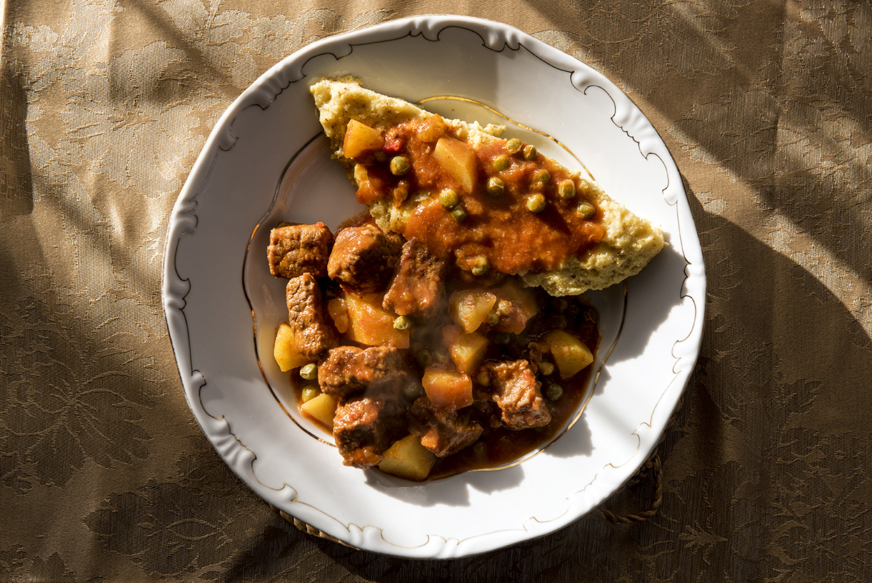 Spezzatino di Manzo (Beef Stew with Potatoes and Peas) – Polenta & Baccalá