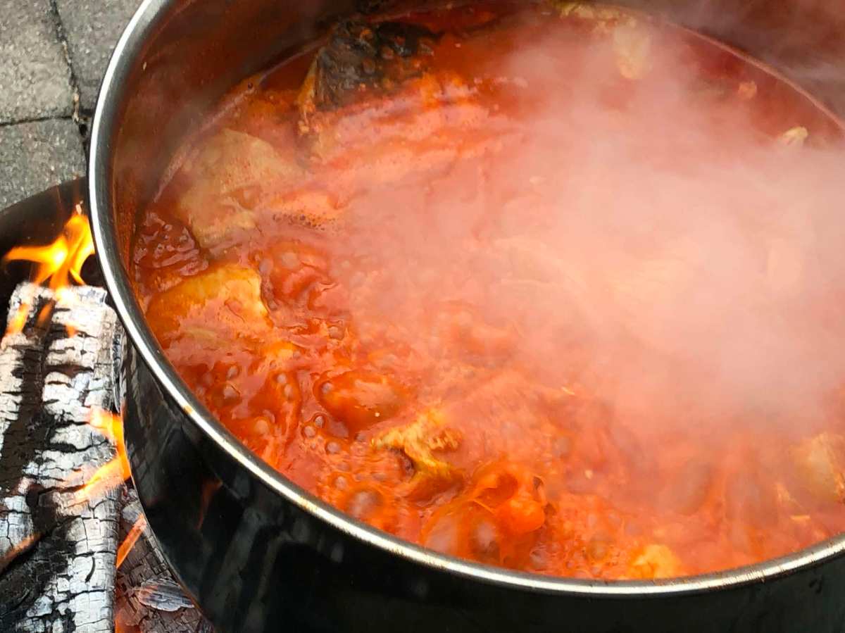 Halászos halászlé – Hungarian Fish Soup – Polenta & Baccalá